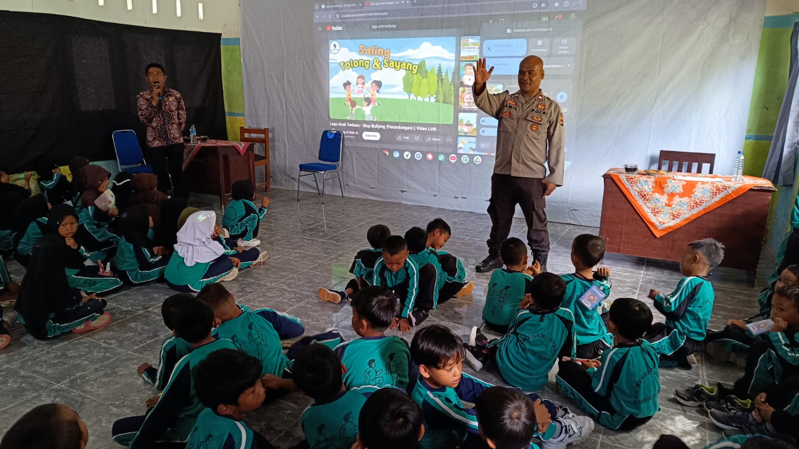 Cegah Perundungan, Polsek Praya Edukasi Siswa SD - barbareto.com Cegah Perundungan, Polsek Praya Edukasi Siswa SD - barbareto.com